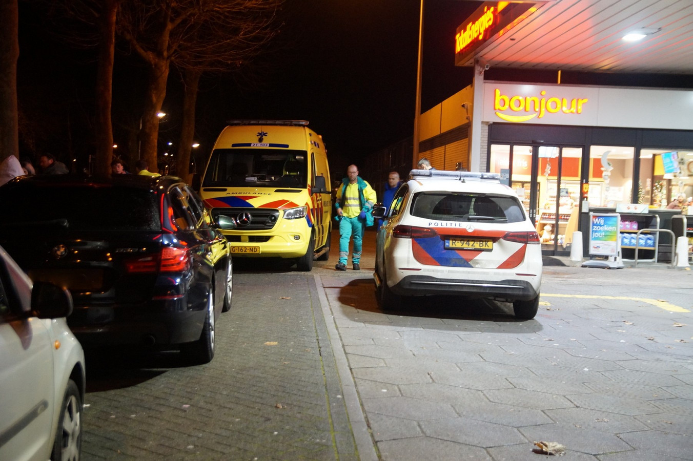Man gewond in hals bij steekpartij op straat in Drunen, verdachte (19 ... Man gewond in hals bij steekpartij op straat in Drunen, verdachte (19 ...