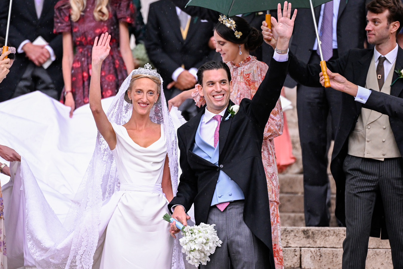 Vroeger zwaar gepest, nu zelfverzekerde bruid: maak kennis met prinses ...