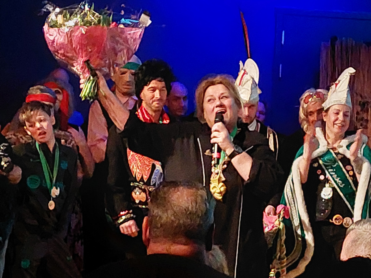 Gejoel bij afscheid van kiftende Toapen: wat zal Geffen deze dames in ...