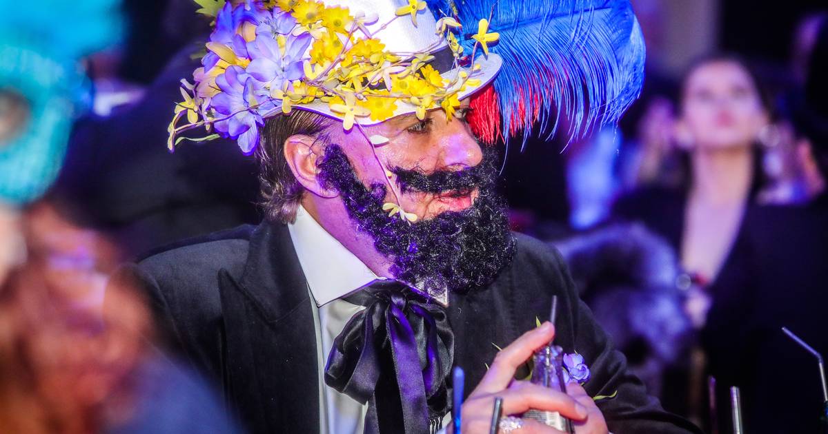 Na 124 jaar valt het doek over Bal Rat Mort, dat James Ensor nog mee ...