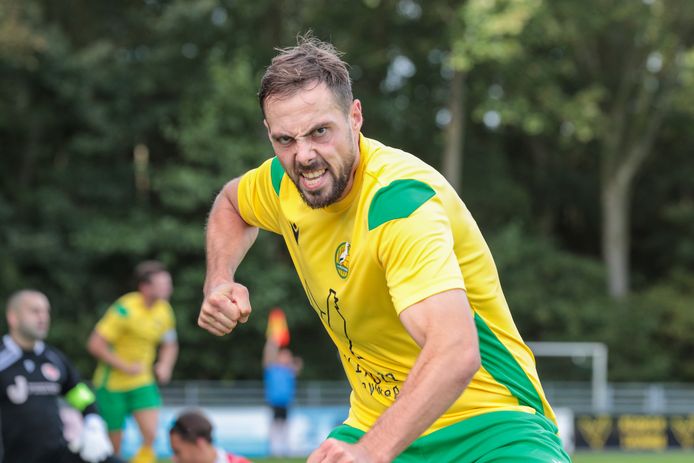 Djamel (31) voetbalde in Azië en veranderde zijn naam, nu heeft hij in ...