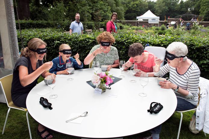 Blind Proeven: 'je moet vertrouwen in de kok hebben' | Utrecht | AD.nl