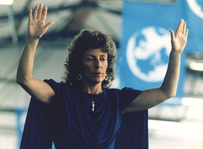 Ewout Genemans gaat een documentaireserie maken over Jomanda | Show ...