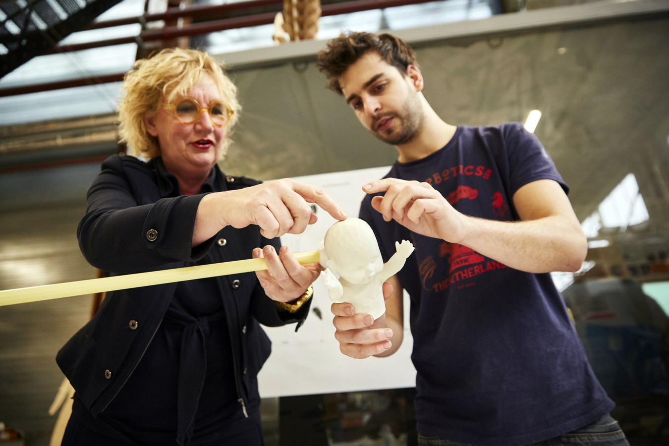 Megapeuter wordt blikvanger van bouwfeest Rotterdam | Foto | AD.nl