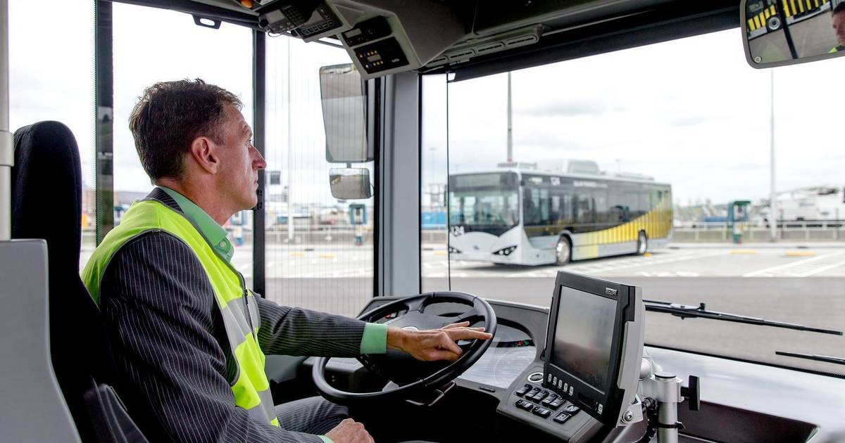 Duits autoconcern test zelfrijdende bus op Schiphol | Amsterdam | AD.nl