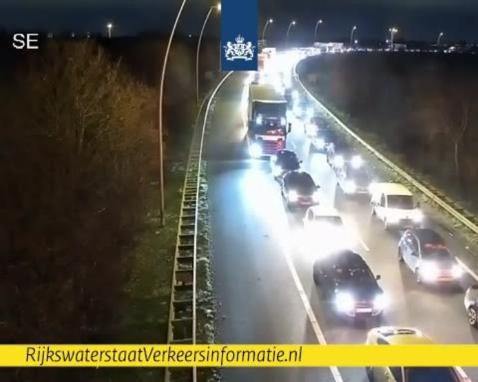 Drie rijstroken korte tijd dicht op A2 bij Best-West na ongeluk met meerdere voertuigen | Best ...