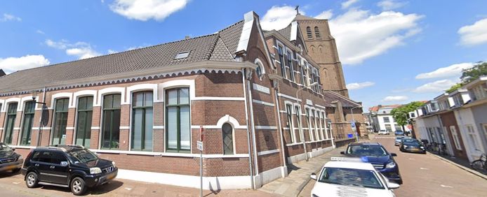 Tiel koopt oud schoolgebouw naast rk-kerk toch niet | Tiel ...