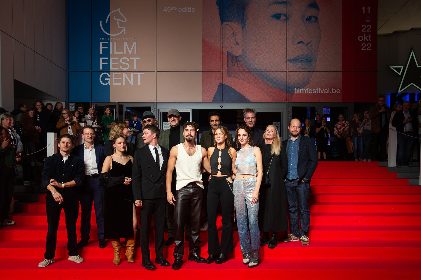 Rode loper rolt uit voor eerste afleveringen van ‘1985', de VRT-serie ...