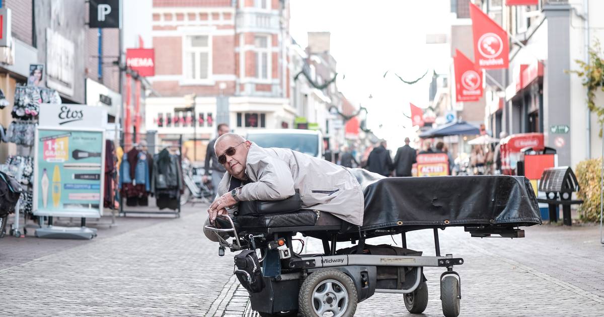 Willie (74) reed tot zijn dood bijna dagelijks op zijn ligbed door ...