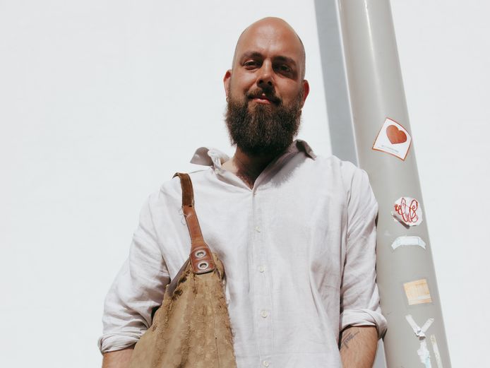 Als puber kwam Sebastiaan helemaal in zijn uppie naar Arnhem voor de ...