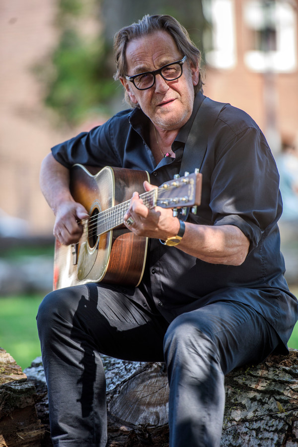 Tilburger Ruud Hermans zingt zijn hit 'Somewhere between' nog steeds ...