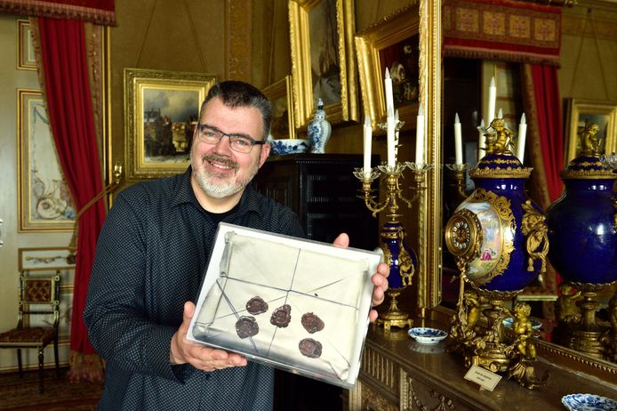 Na 100 jaar mag het mysterieuze pakje van rijke dame eindelijk open ...