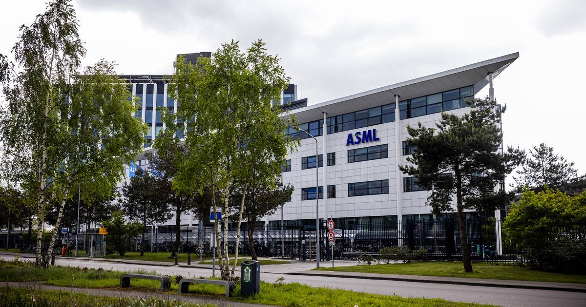 Beurskoers ASML zakt 11%, ondanks positieve cijfers; Beleggers bezorgd ...