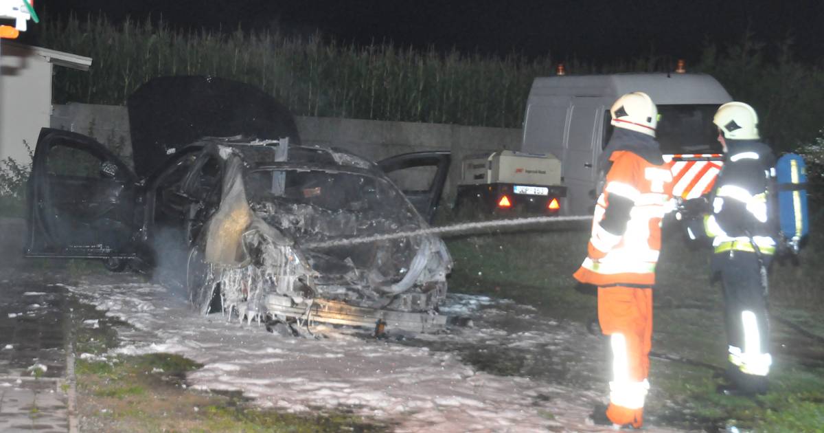 Dure Mercedes brandt volledig uit | Zele | hln.be