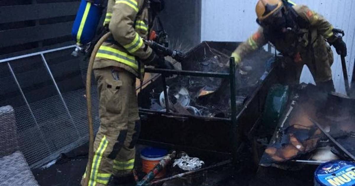 Brandweer rukt uit voor brand door broei in poetsdoeken in Eerbeek ...