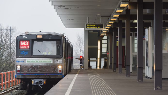 Zonnepanelen Op Daken Amsterdamse Metrostations Binnenland Ad Nl