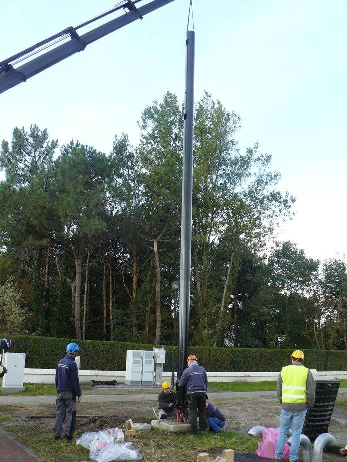 Primeur in België: verlichtingspaal met ingebouwde telecomantennes ...