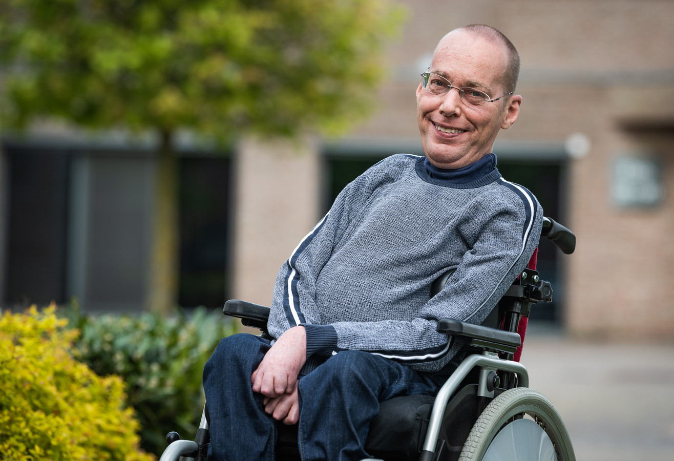 Volledig verlamde Paul Kuipers maakt komische zaalshow: “Stand ...