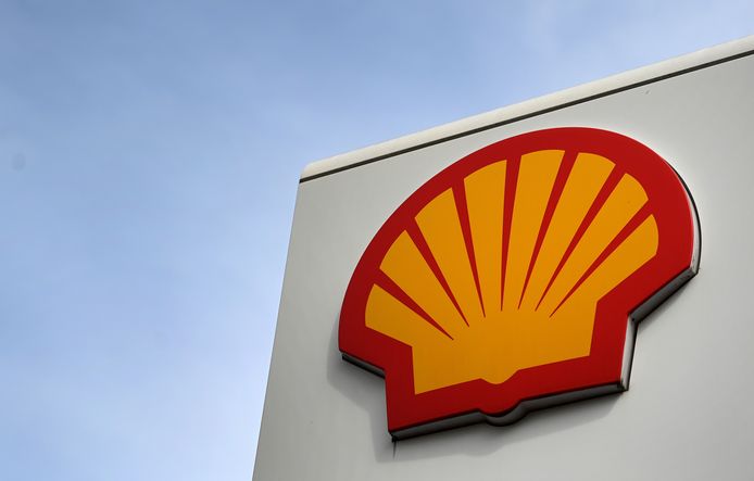 Shell verkoopt duizend tankstations: elektrische laadstations komen in ...