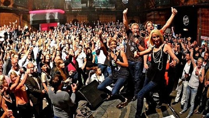 Ideetje voor de Carré? Discotheek laat voetballers niet meer binnen ...