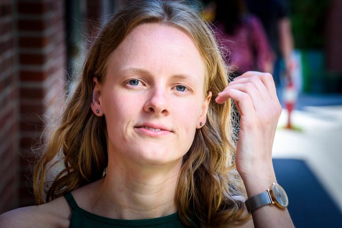 Esmee weet hoe ze jongeren weer aan het lezen krijgt: ‘Laat nou eens ...