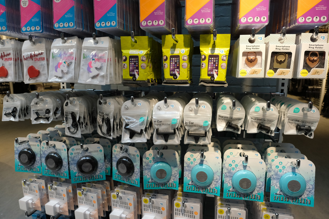 Primark Antwerpen maakt zich op voor stormloop, wij gingen al eens ...