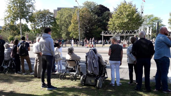 Herdenkingstocht Market Garden komt aan in Veghel | Eindhoven | ed.nl