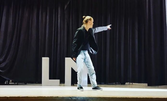 Jonge comedian Louis Mertens (14) mag binnenkort moppen tappen tijdens ...