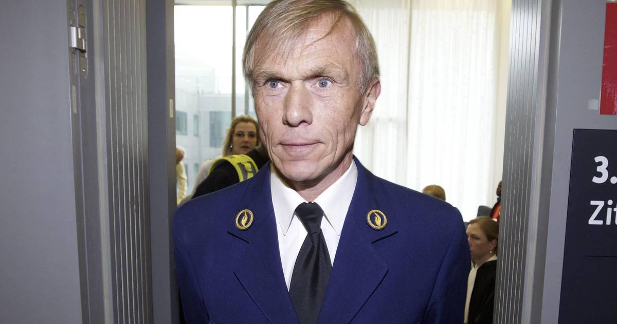 Ex-politiewoordvoerder Steven De Smet krijgt maand cel met uitstel ...