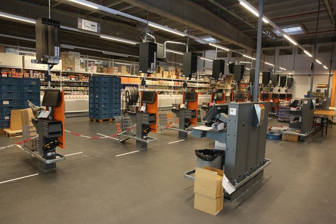 IN BEELD. Een blik in de nieuwe Colruyt in Sint-Pieters-Leeuw: Klanten ...