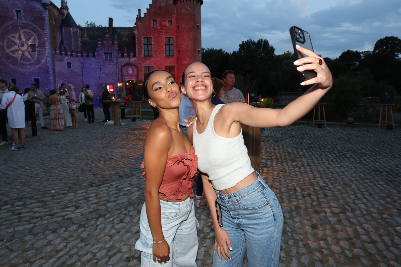 IN BEELD. De familie van Sarah Puttemans en de verrassende reünie van ...