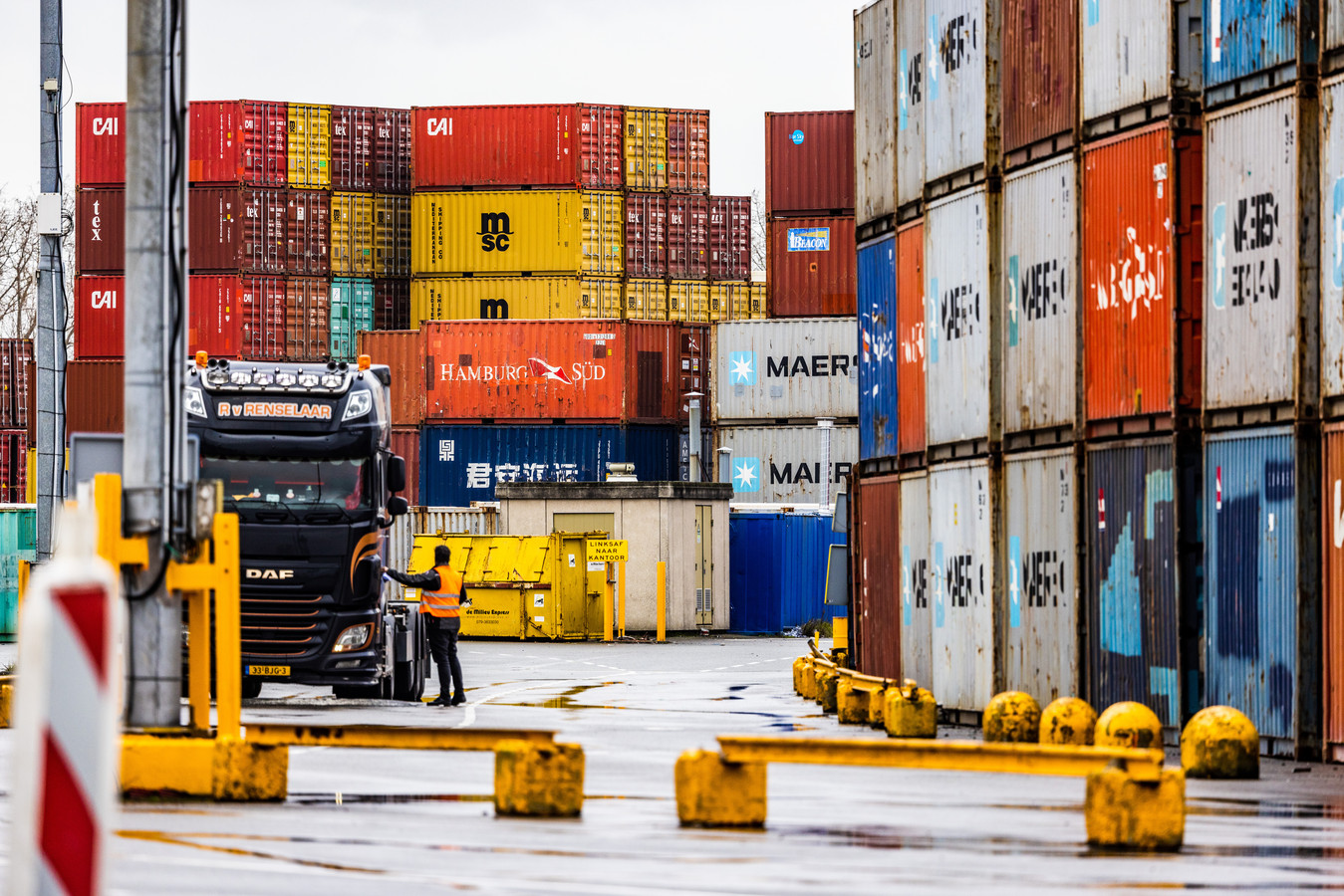 'Duizenden havenarbeiders gescreend op drugscriminaliteit’ | Foto | AD.nl