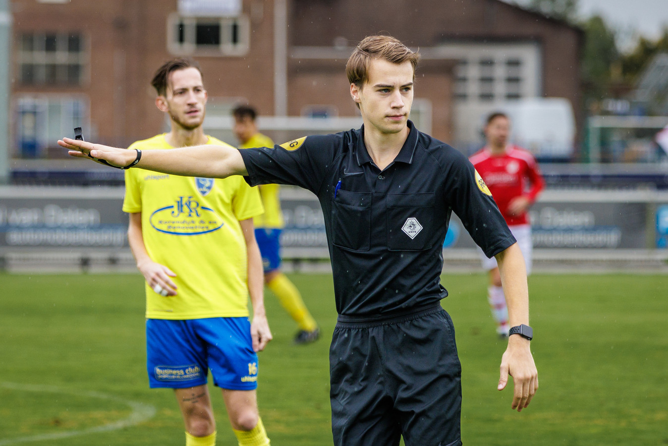 Eindelijk promotie voor scheidsrechter Luc Verhart (19): ‘Was wel ...