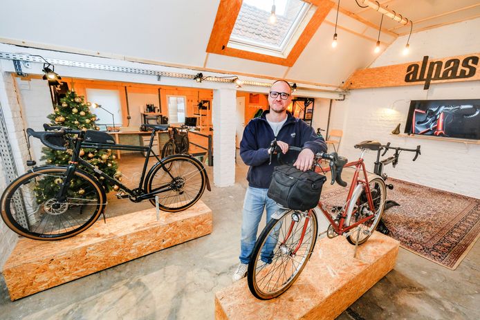 Droomfiets in je hoofd? Dominiek (46) maakt het tot in de details op ...