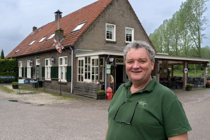 De stoelen en tafels staan er nog zoals oma die had neergezet: Jos ...