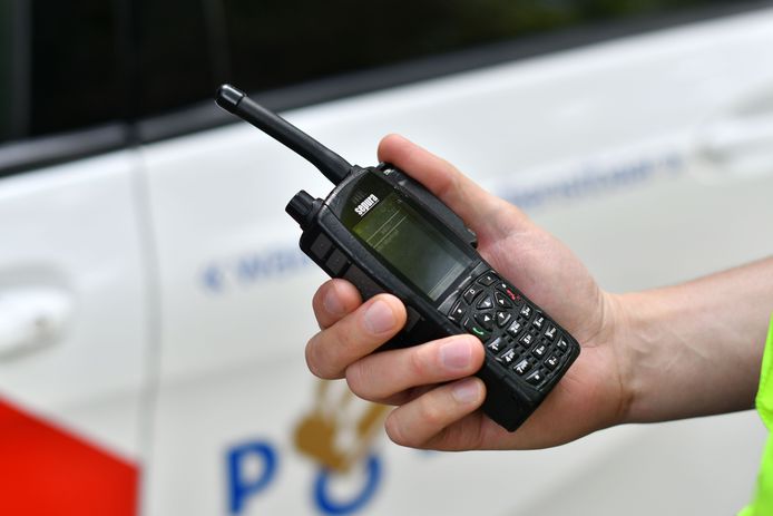 Politie Rotterdam mist 450 portofoons en niemand weet wie deze in bezit ...