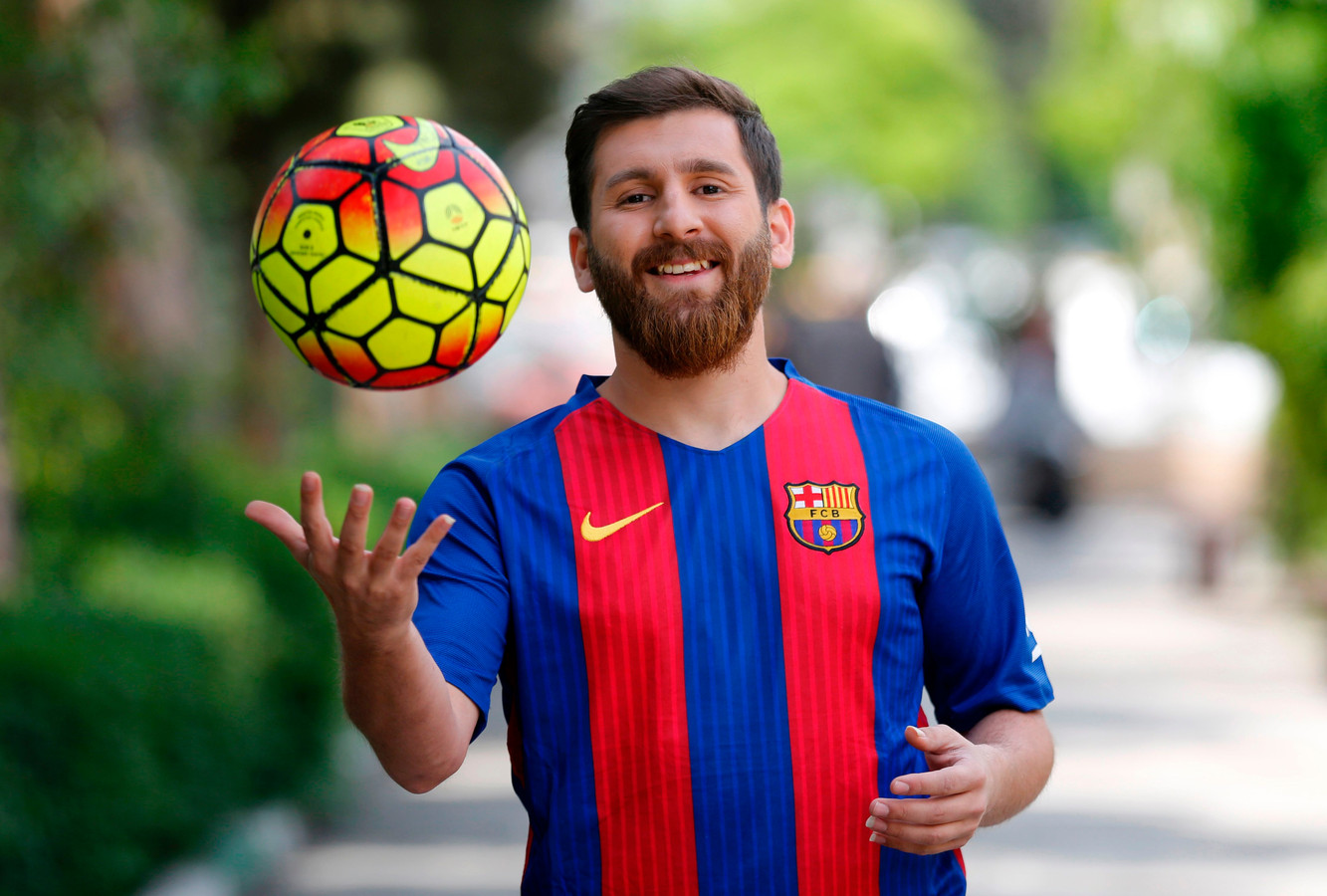 Iraanse lookalike van Messi opgepakt na veroorzaken chaos | Foto | AD.nl