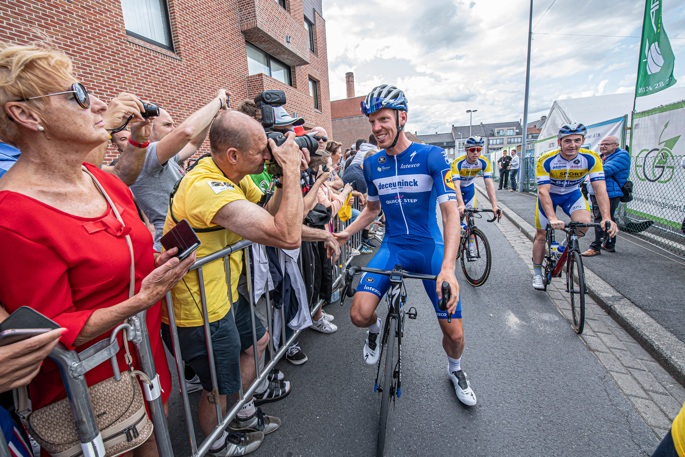 IN BEELD. Roeselaars-Colombiaans feestje dankzij Bernal op 10e Dovy ...