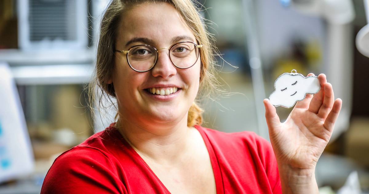 Birgit maakt 1.000 glazen wolkjes voor Boven De Wolken: “Bestellingen ...