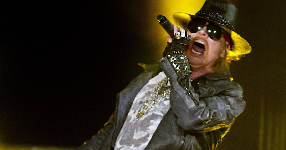 Axl Rose breekt voet en moet Guns N' Roses reünieshows in gips spelen ...