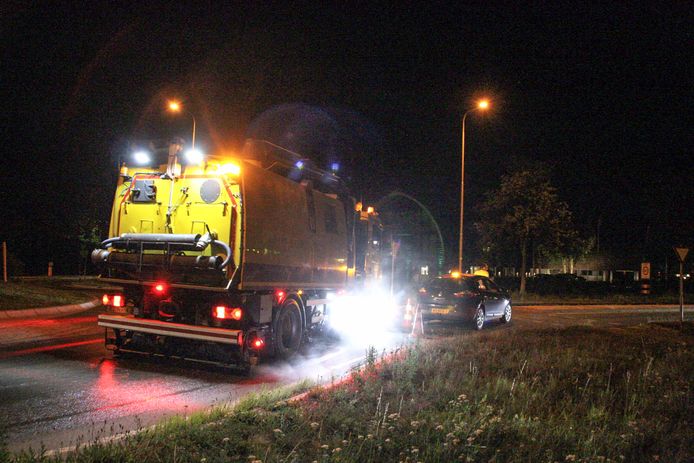 Het opruimen van het stinkend remspoor tussen Terschuur en Nijkerk ...