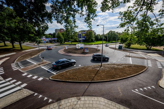 Almelo pakt ‘gevaarlijkste rotonde van Nederland’ aan; kwetsbare jonge ...