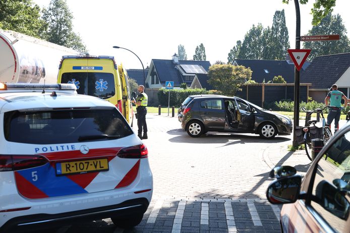 Automobilist gewond bij botsing na voorrangsfout in Enter | Wierden | AD.nl