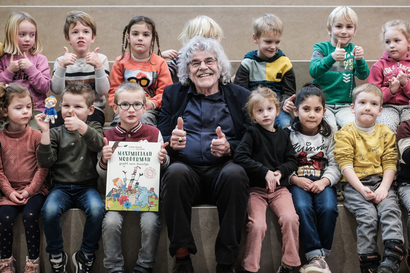 ‘Opa’ Bennie Jolink leest voor in Hengelo: ‘Ze zijn best wel leuk hoor ... ‘Opa’ Bennie Jolink leest voor in Hengelo: ‘Ze zijn best wel leuk hoor ...