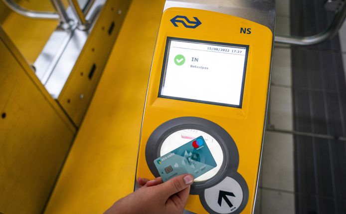 Inchecken met betaalpas vanaf nu ook mogelijk in bussen in provincie ...