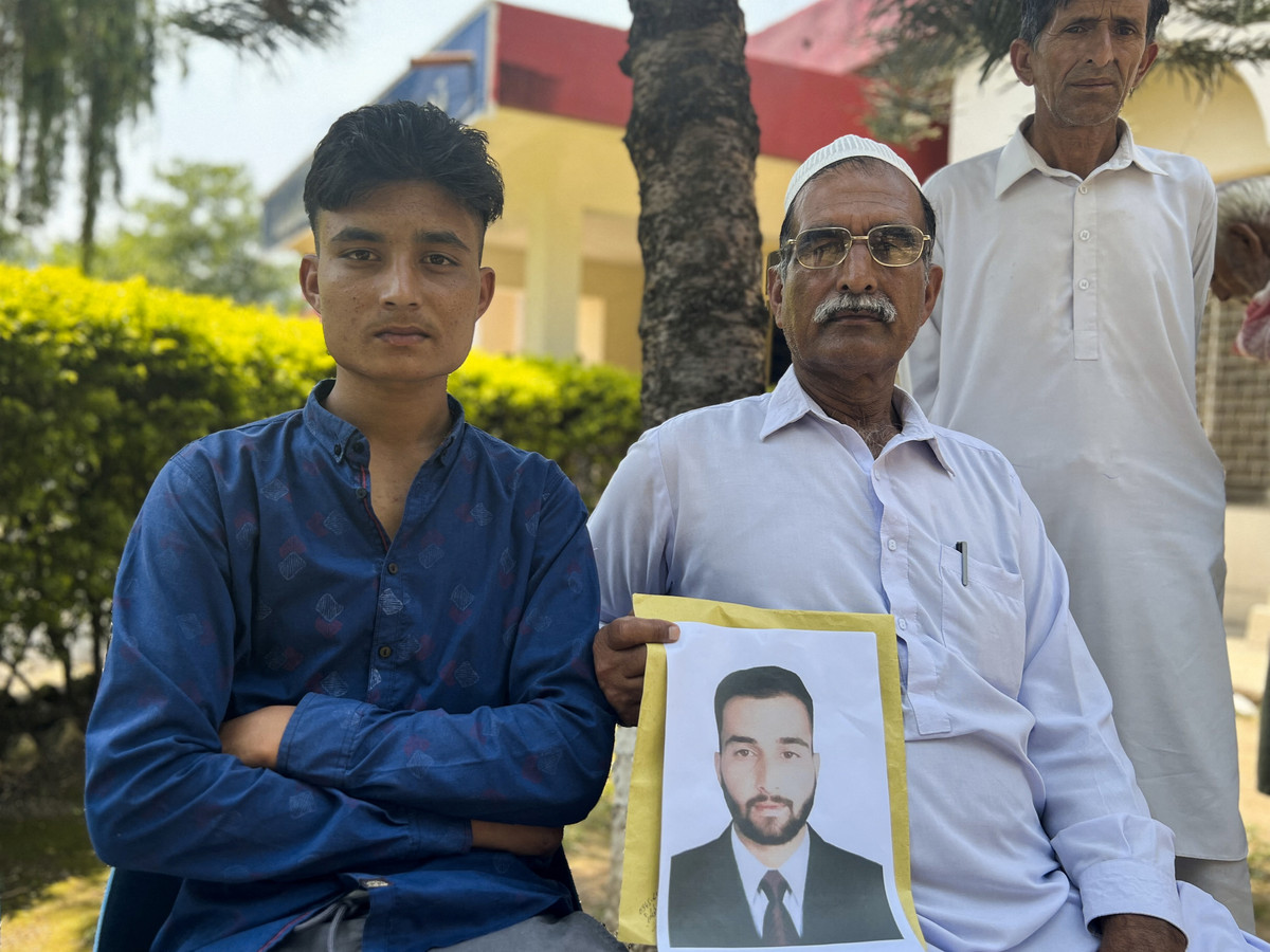 Hartverscheurende verhalen van vermiste Pakistanen na zinken van ...