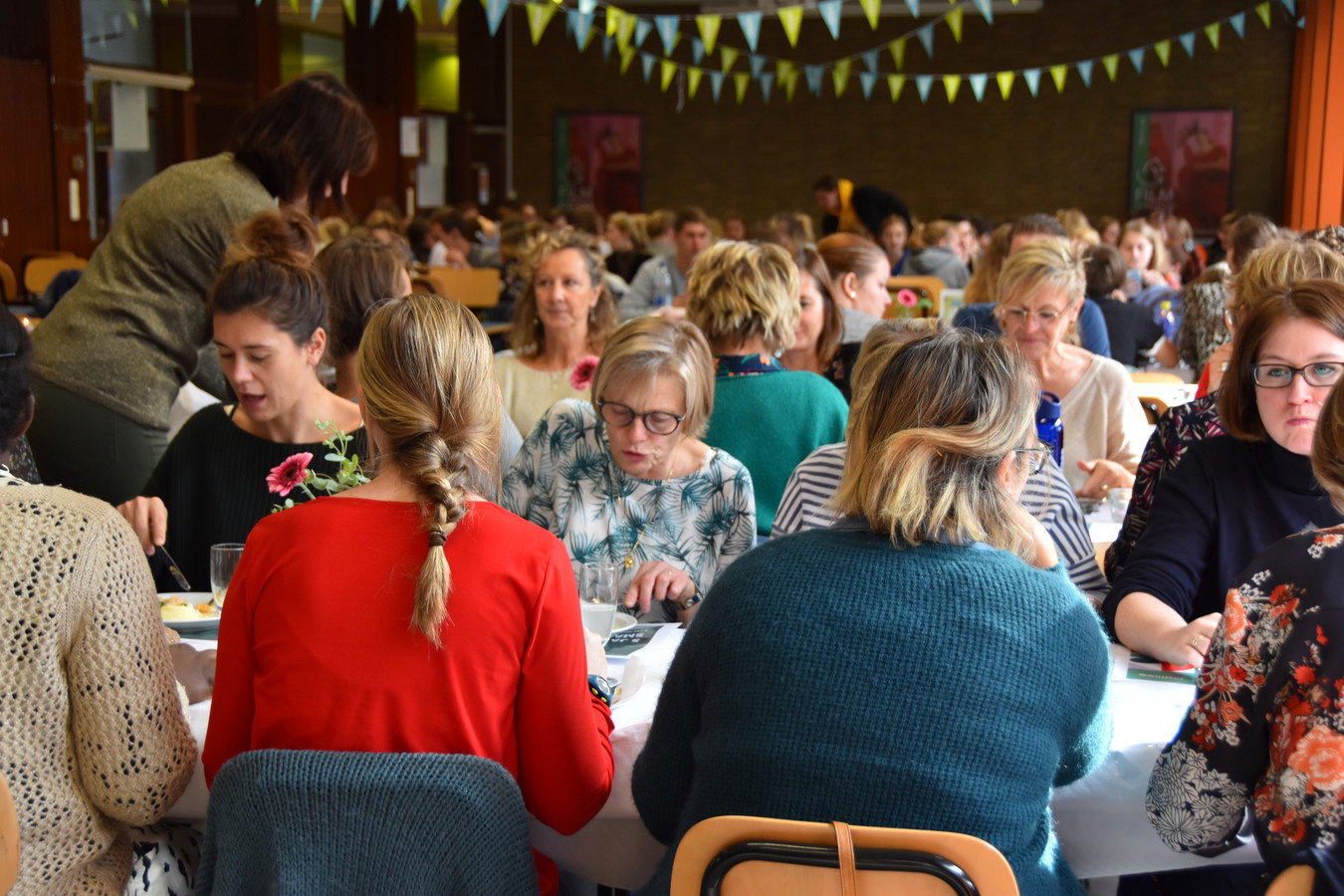 “Studentikoze 4 euro voor sterrenmenu”: topchef maakt lunch voor ...