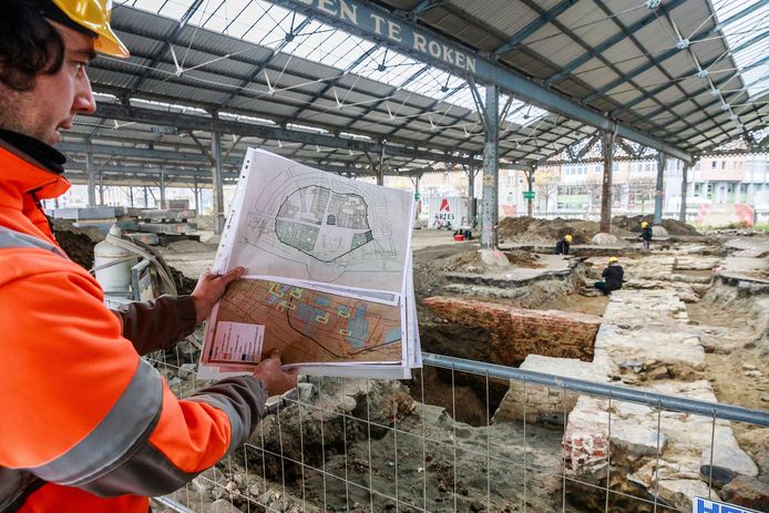 Tientallen skeletten gevonden tijdens opgravingen op Scheldekaaien: “Zelfs beenderen op minder ...