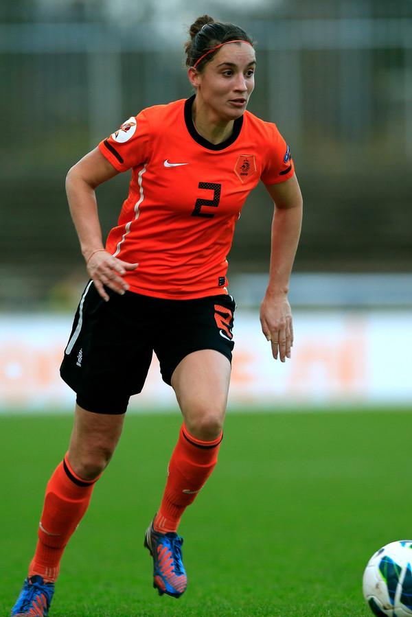 Collega's over voetbalanalyticus Leonne Stentler: ‘Daarin is ze gewoon ...