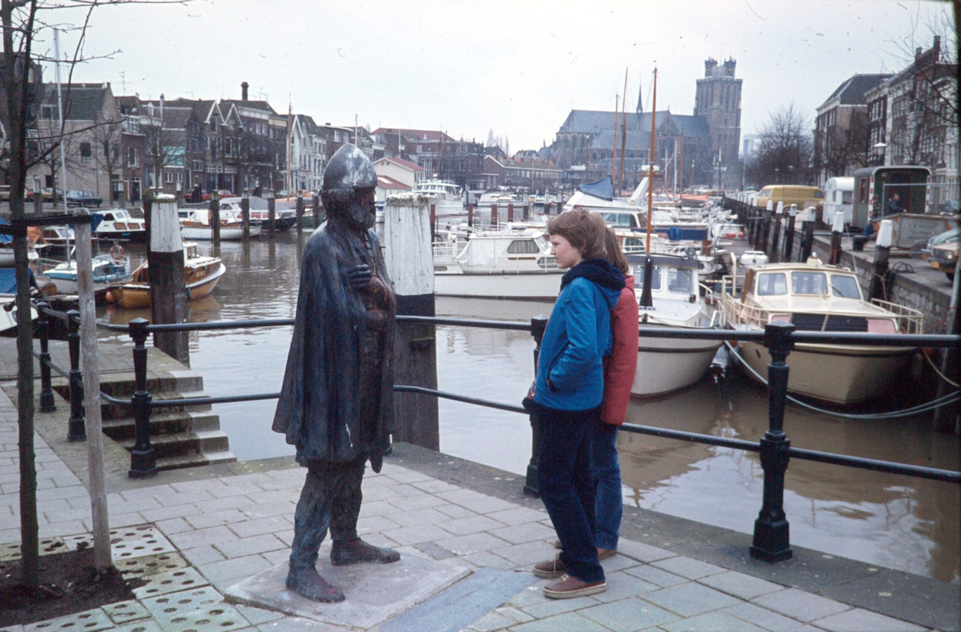 Graaf Dirk IV kreeg in Dordrecht ‘een drol van een beeld’ | Foto | AD.nl